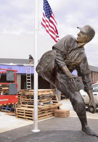 Warren Spahn statue placed in Hartshorne | Local News | mcalesternews.com