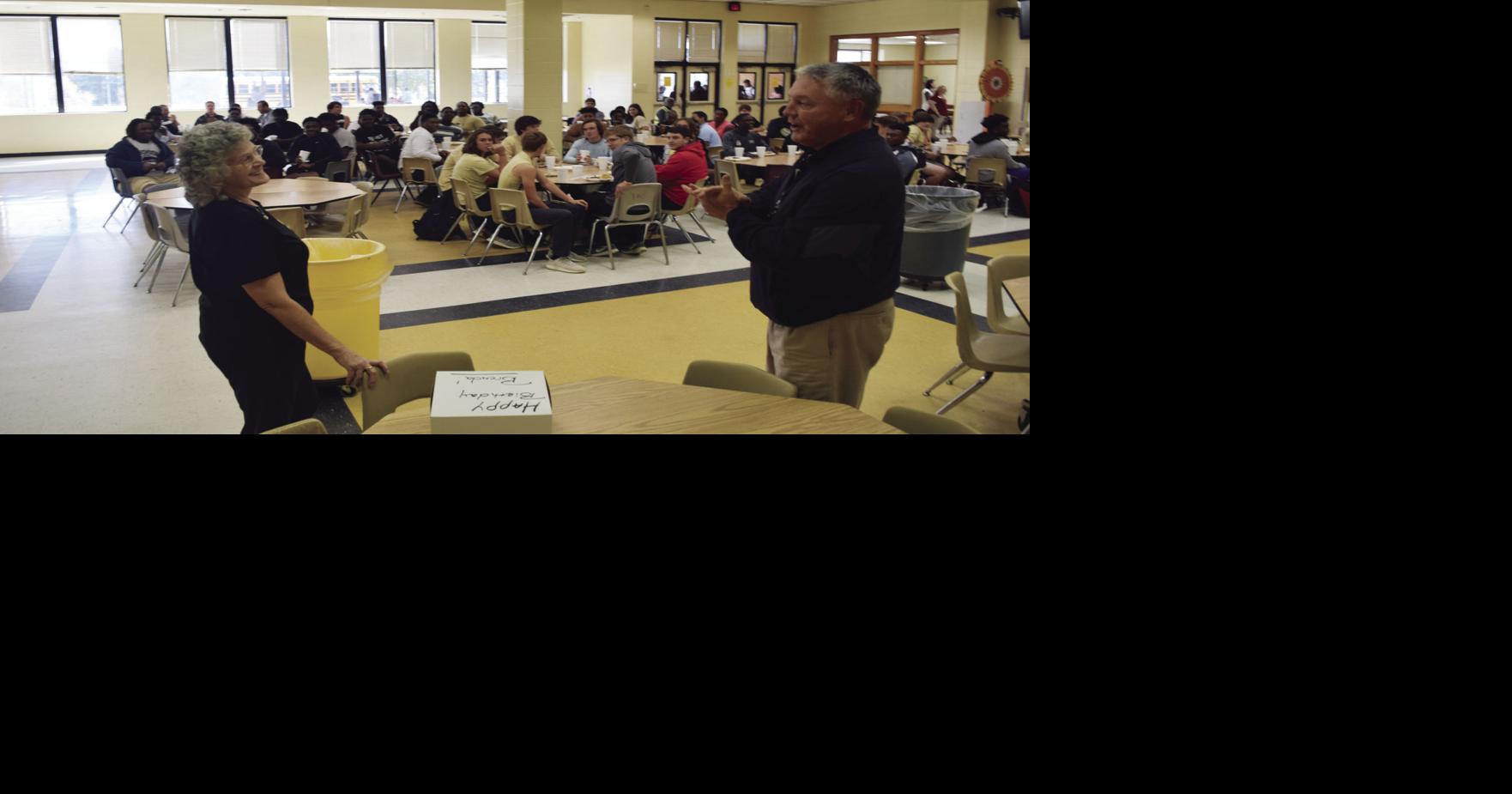 Bulldog head cook Brenda Key retiring after 21 years | News ...