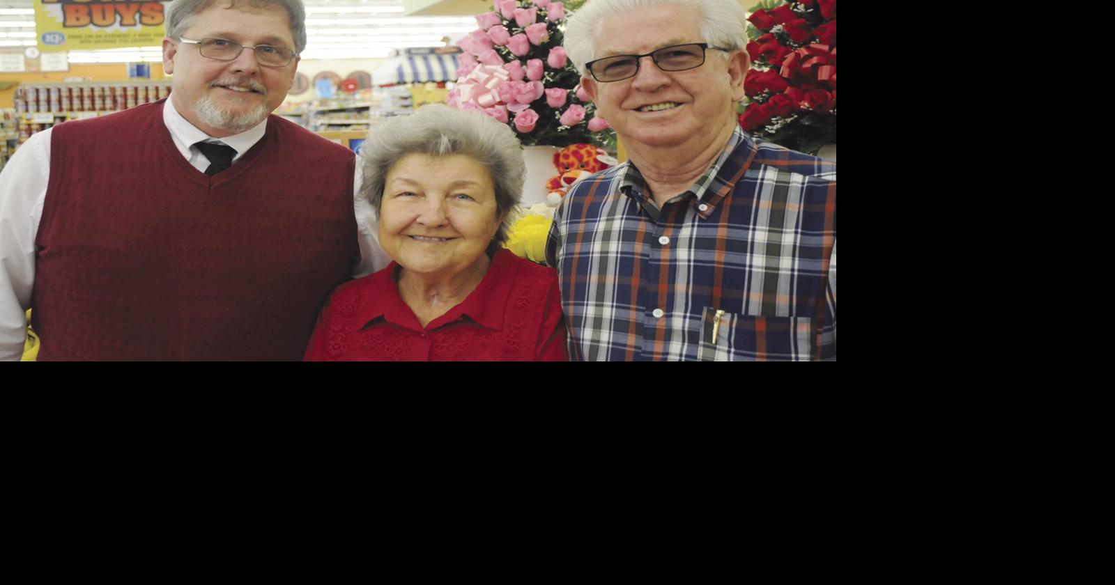 Carl Axon takes a breath after years of service in grocery | News ...