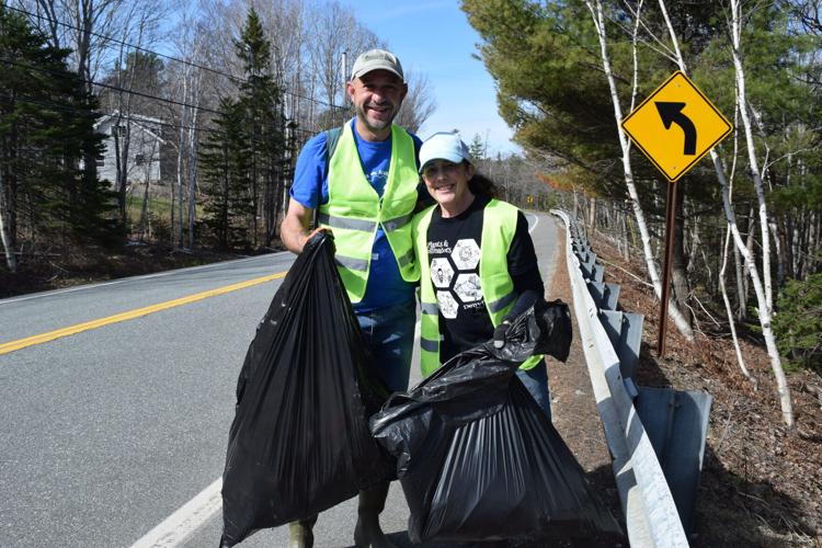 Over 300 volunteers take part in this year’s FOA roadside cleanup ...