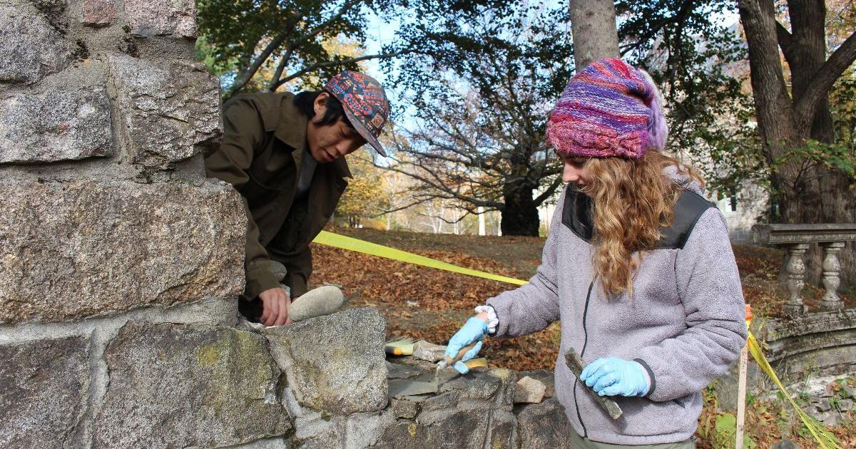 Garden’s crumbling arch restored | Arts & Living | mdislander.com
