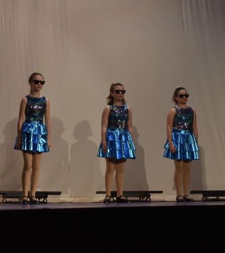 Two Shoes Dance's 'Retro Groove' takes the stage | News | mdislander.com
