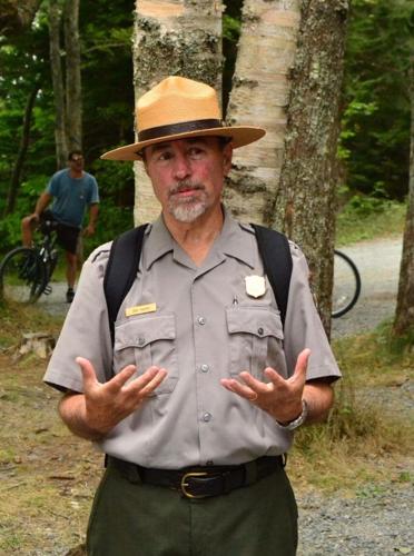 Thayer to lead visual tour of Down Under | Lifestyle | mdislander.com