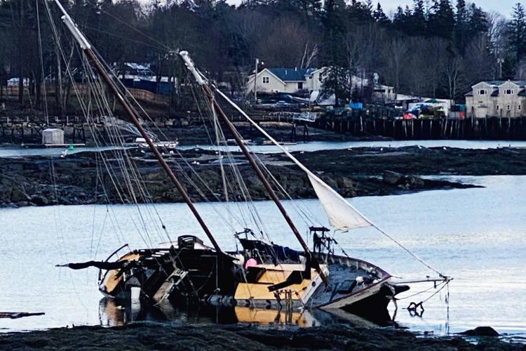 Volunteers to salvage schooner | Maritime | mdislander.com