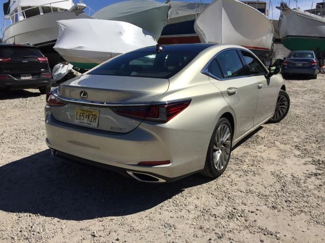 On the Road Review: Lexus ES350 Ultra Lux | Nature | mdislander.com