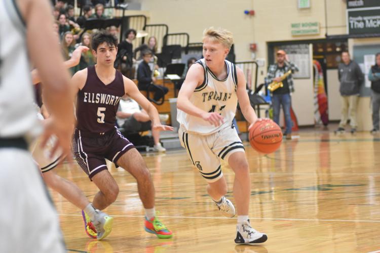 MDI boys' basketball falls to EHS | Sports | mdislander.com