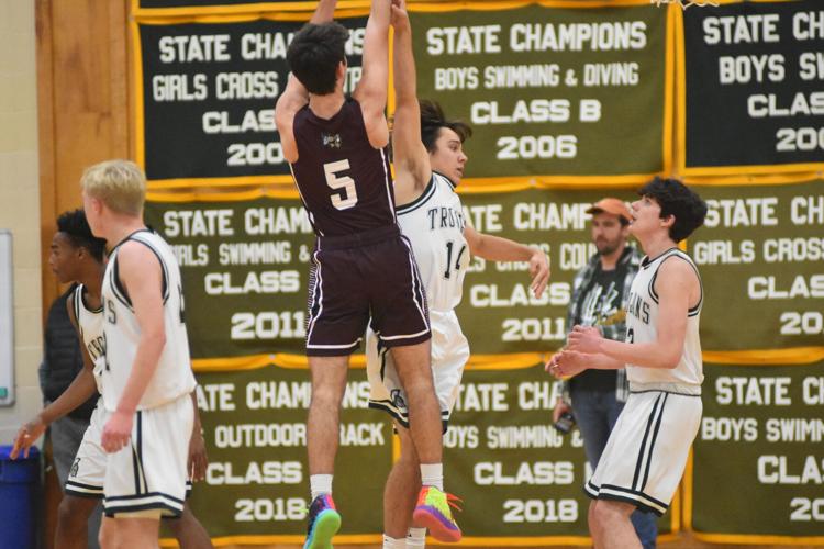 MDI boys' basketball falls to EHS | Sports | mdislander.com