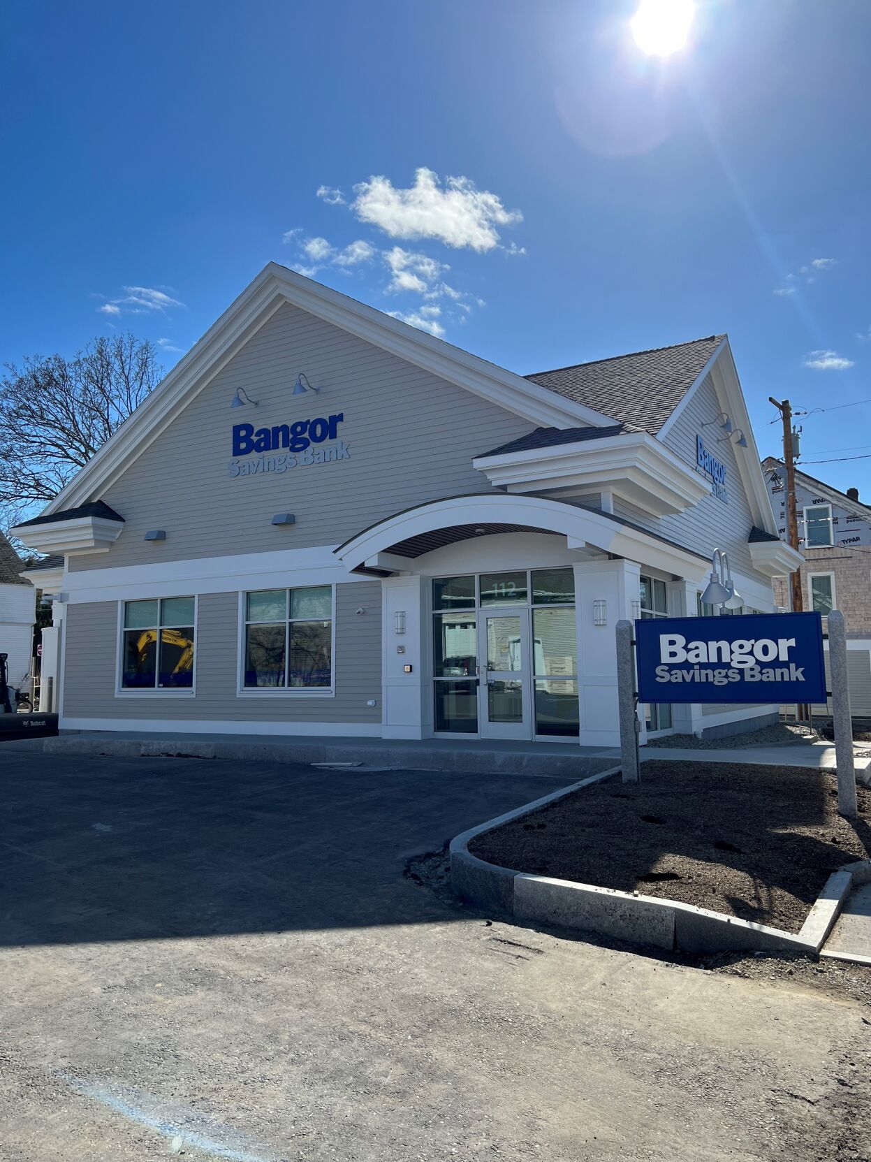New bank opens on Cottage Street | Business | mdislander.com