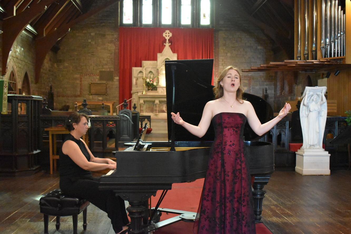 Katherine Fogg performing | | mdislander.com