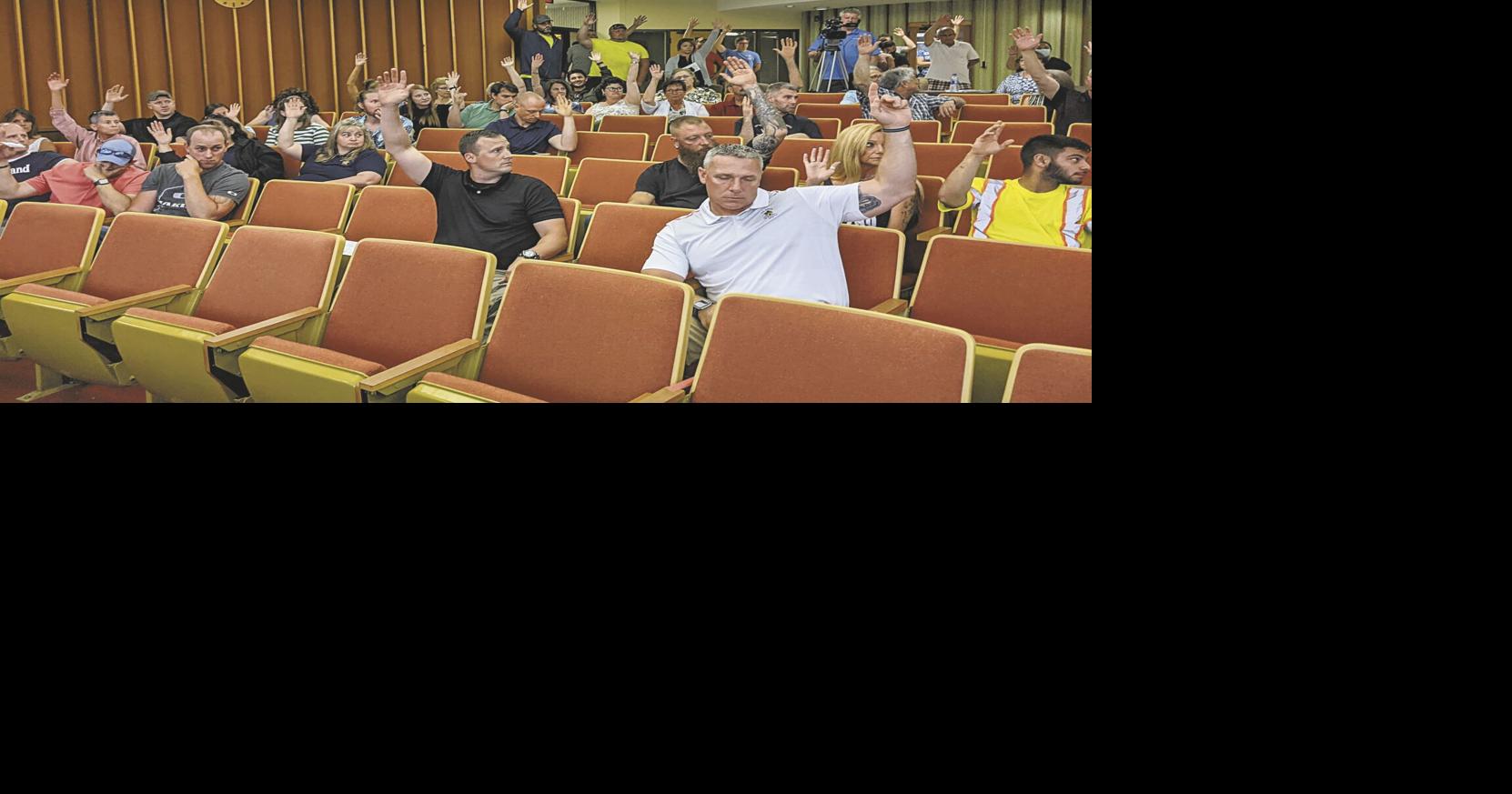 Town hall meeting crowd favors keeping city police dispatch staff ...