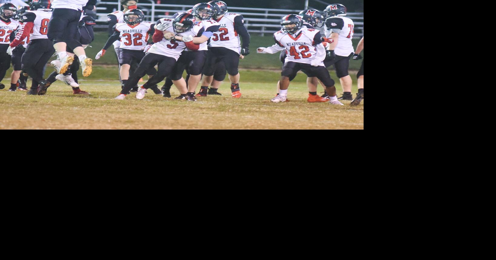 H.S. FOOTBALL: Buzzell’s ‘D,’ Simmons’ legs lead Bulldogs to huge win ...