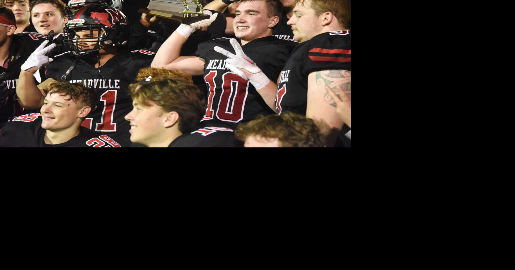 Bulldogs repeat as district champions in 62-14 throttling | Local ...