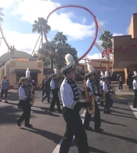 Cloverleaf High School Marching Band performs in Universal Studios ...