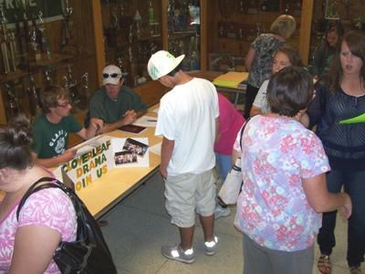 Cloverleaf High School Students welcome New Classmates | Communities ...