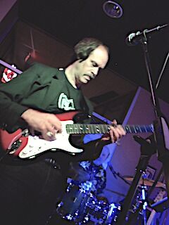 Guitarist Ronyak Connects People With Music | Beat Reporters ...