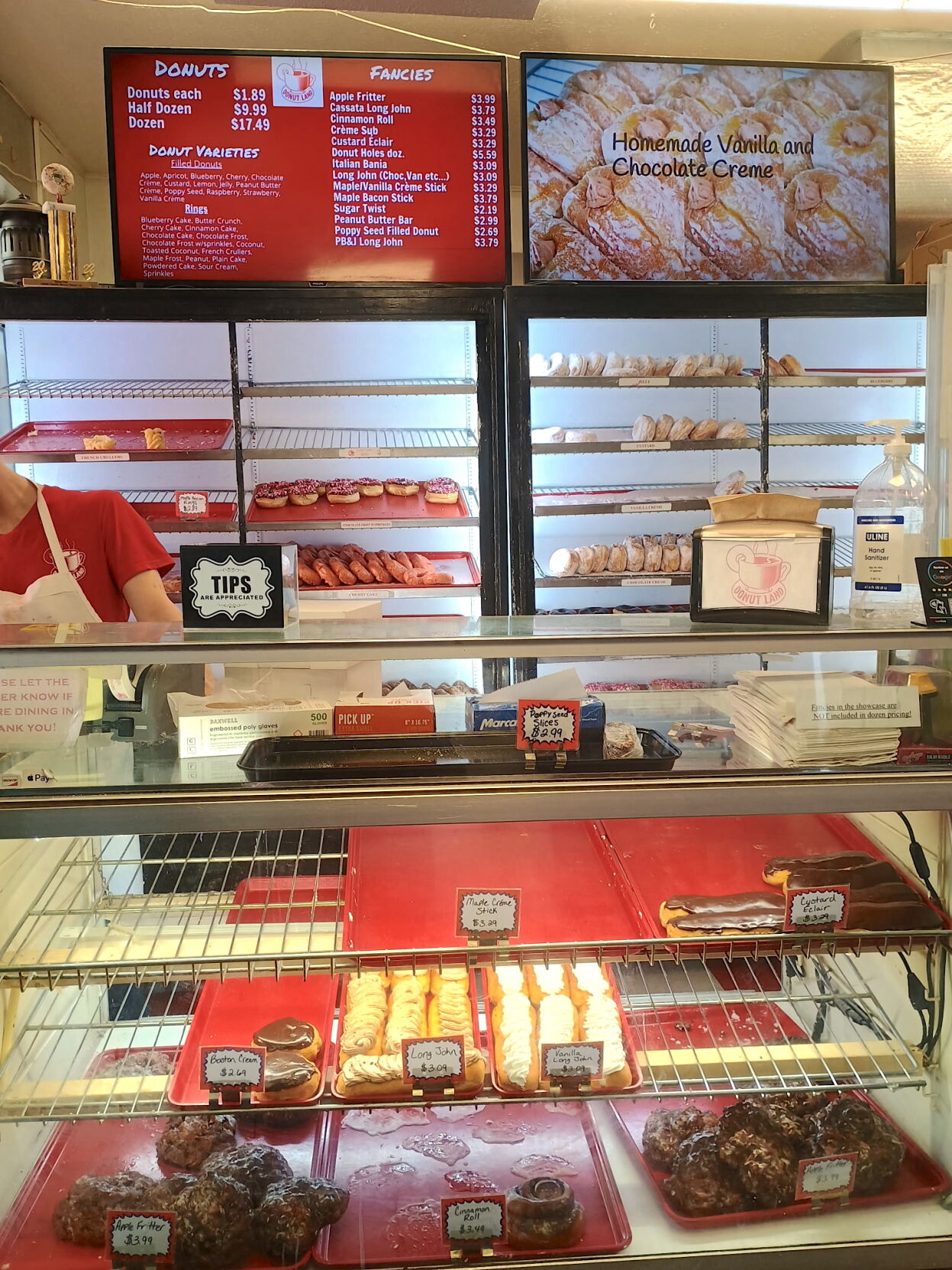 Donut Land Prepared for Its Annual Paczki Week | Announcements | medinacountylife.com