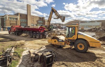 DEMOLITION CREW AT WORK | Local | mesabitribune.com