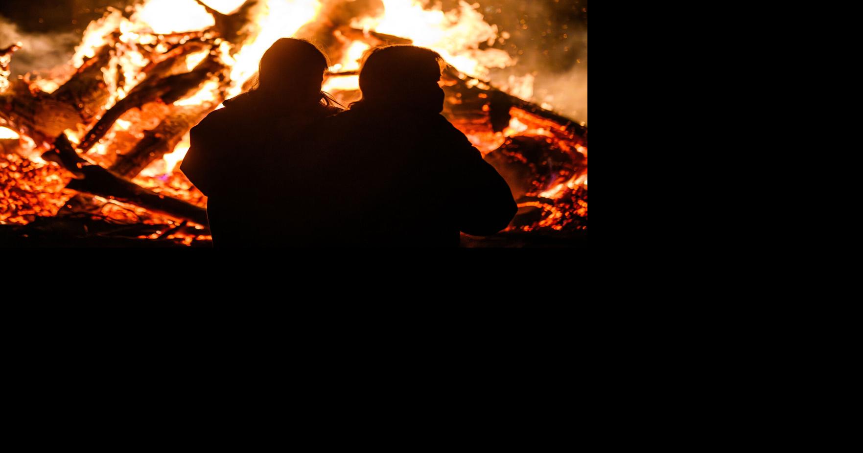 Virginia Community Bonfire | Gallery | mesabitribune.com