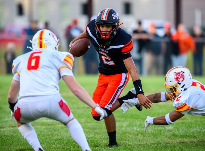 Cherry-Mountain Iron-Buhl Football | Gallery | mesabitribune.com