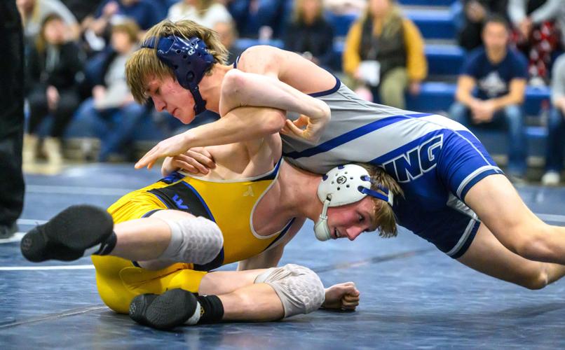 HHS grapplers take down Warriors, Titans | Sports | mesabitribune.com