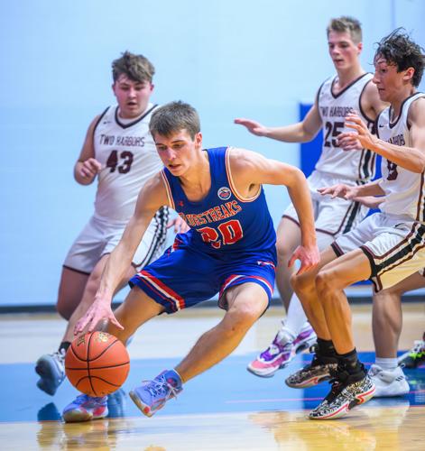 Chisholm-Two Harbors Boys Basketball | Gallery | mesabitribune.com