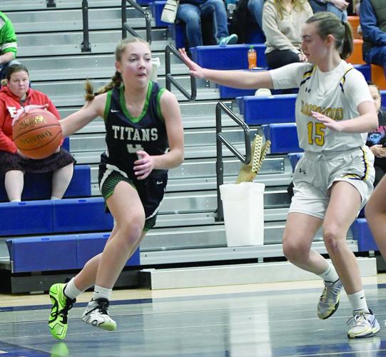 Kiminski, Arro lead Polar Bears over Titans | Sports | mesabitribune.com