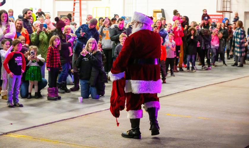 Santa Fly In | Gallery | mesabitribune.com