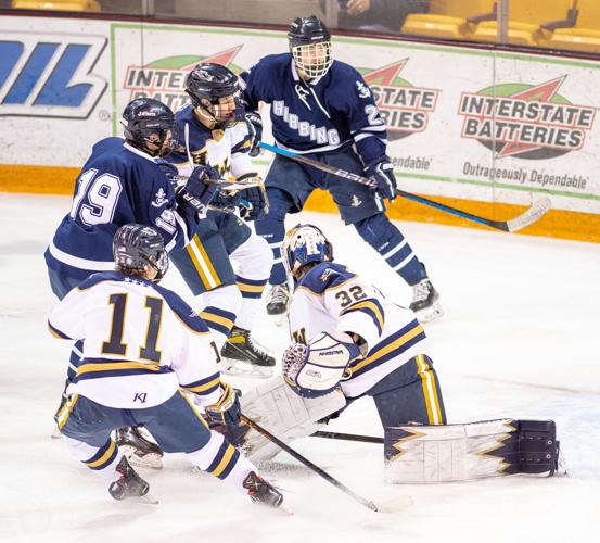 'Jacket boys 6 takes Hawks to the edge | High School | mesabitribune.com