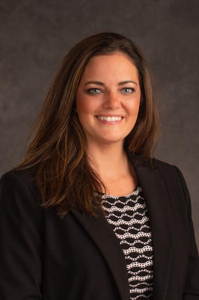 Financial advisor Amber Heinle receives Edward Jones Spirit of ...