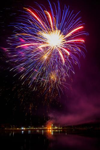 Holiday Fireworks | Gallery | mesabitribune.com