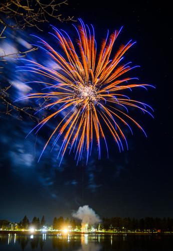Holiday Fireworks | Gallery | mesabitribune.com
