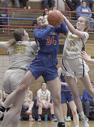 'Streaks down Warriors in 7A opener | Sports | mesabitribune.com