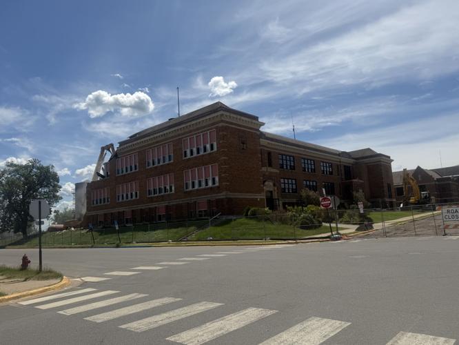 Demolition begins at Chisholm Elementary | Local | mesabitribune.com