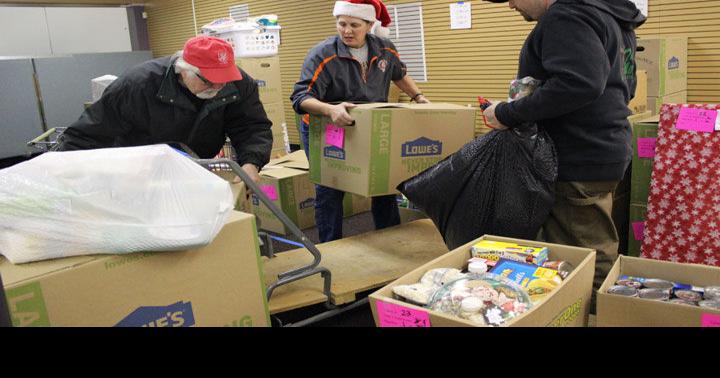 Packin’ up the presents | Local | mesabitribune.com