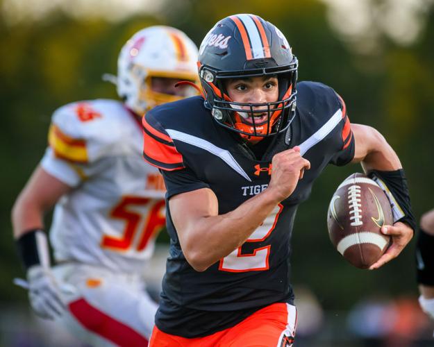 Cherry-Mountain Iron-Buhl Football | Gallery | mesabitribune.com