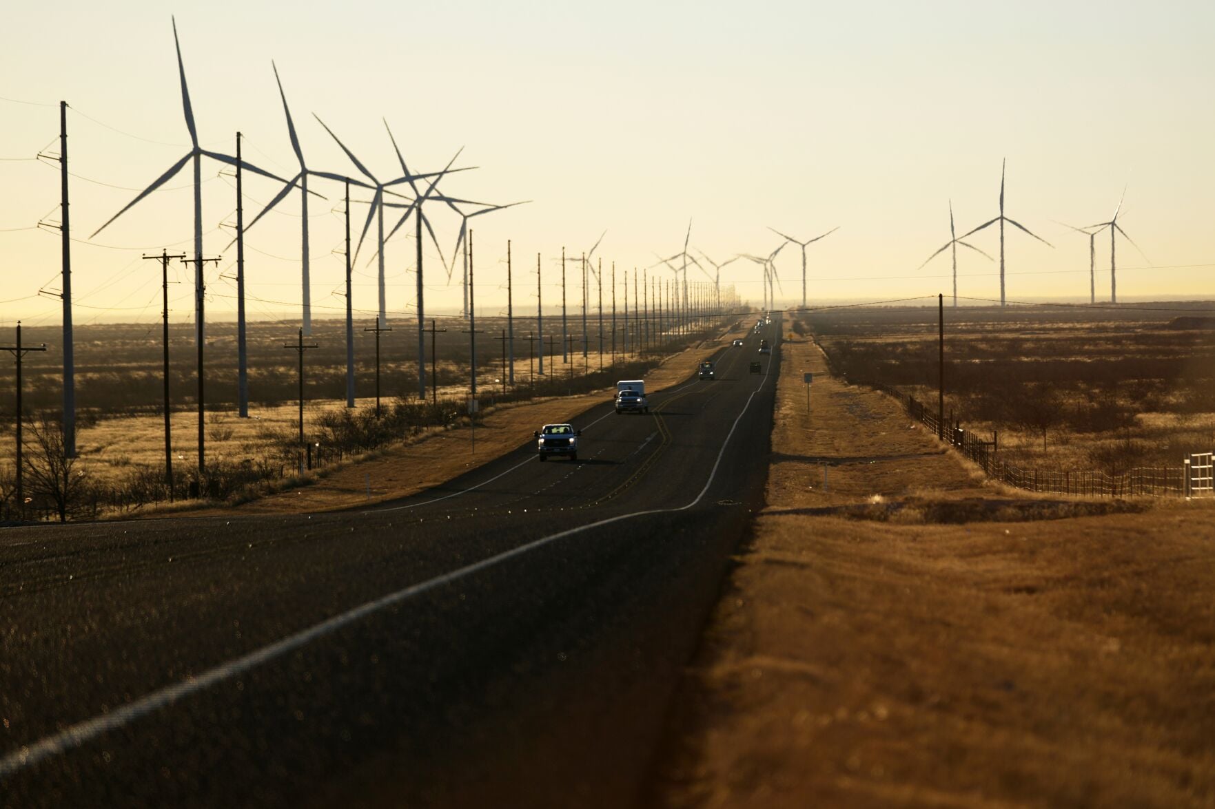 Pentagon reviews are blocking wind farms, putting jobs at risk, lawsuit ...