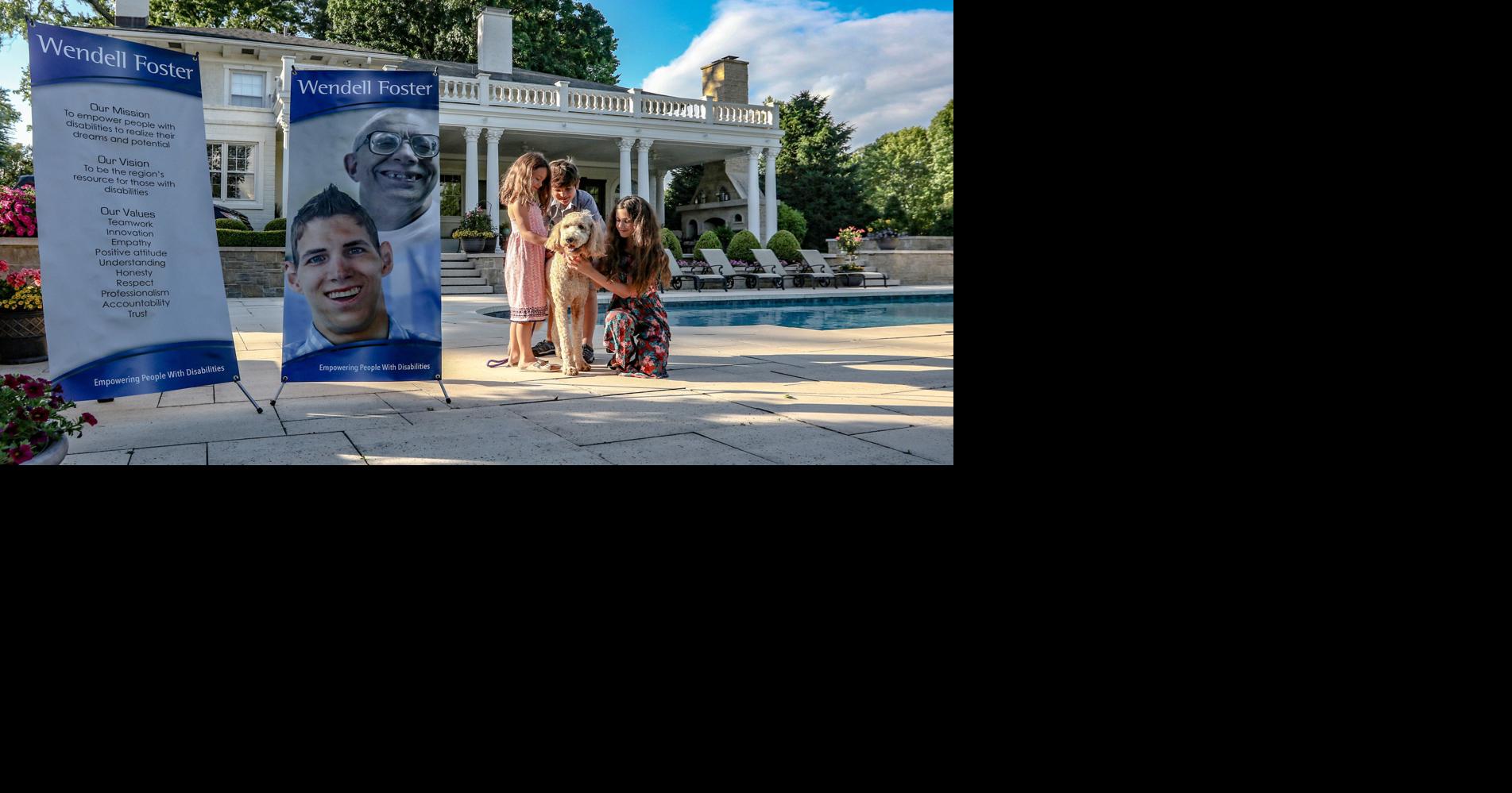 Picture perfect: Couple opens Griffith Avenue yard for photos | Local ...
