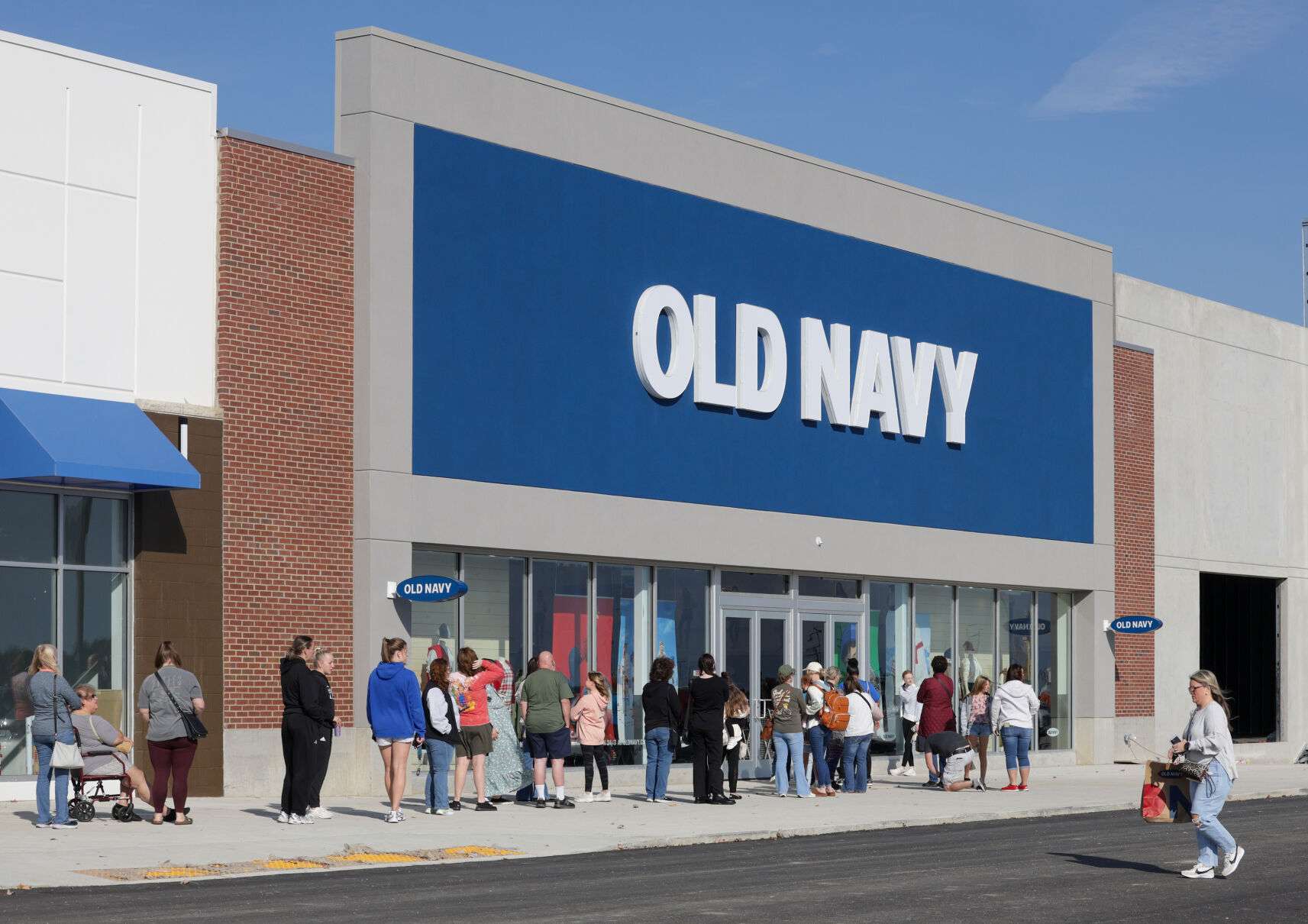 Old Navy opens in Gateway Commons West | Local News | messenger ...