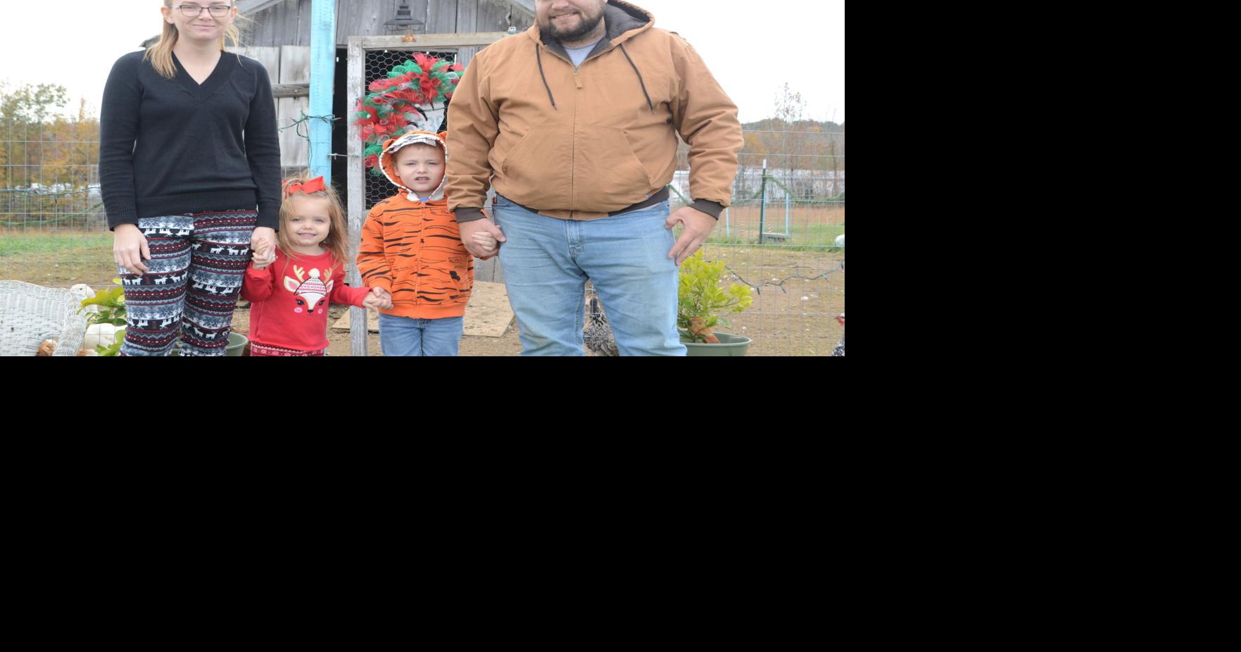 Calhoun family hosting 'Christmas at the Farm' | Features | messenger ...