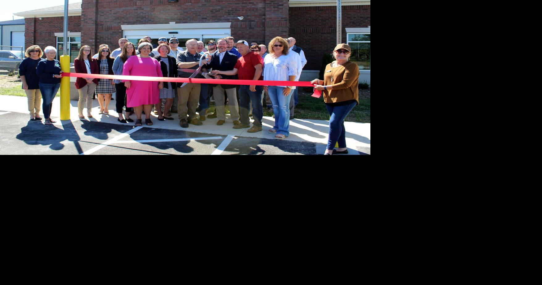 Warren RECC cuts ribbon on new office | | messenger-inquirer.com