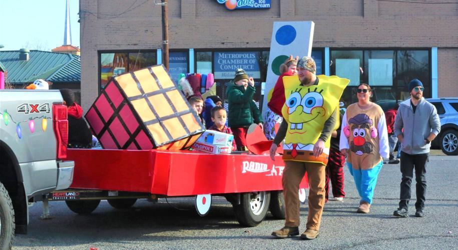 Metropolis Christmas Parade 2025: 'Classic Christmas' fills parade ...