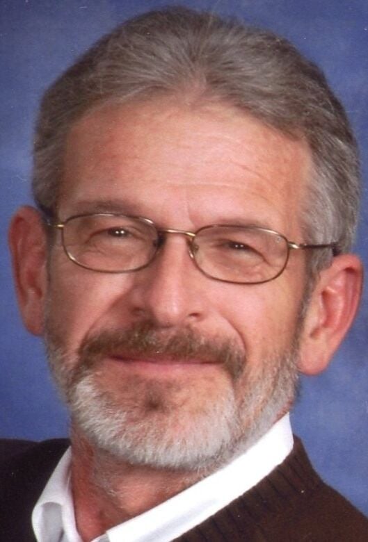 Gordon D. McIntosh | Obituaries | metropolisplanet.com