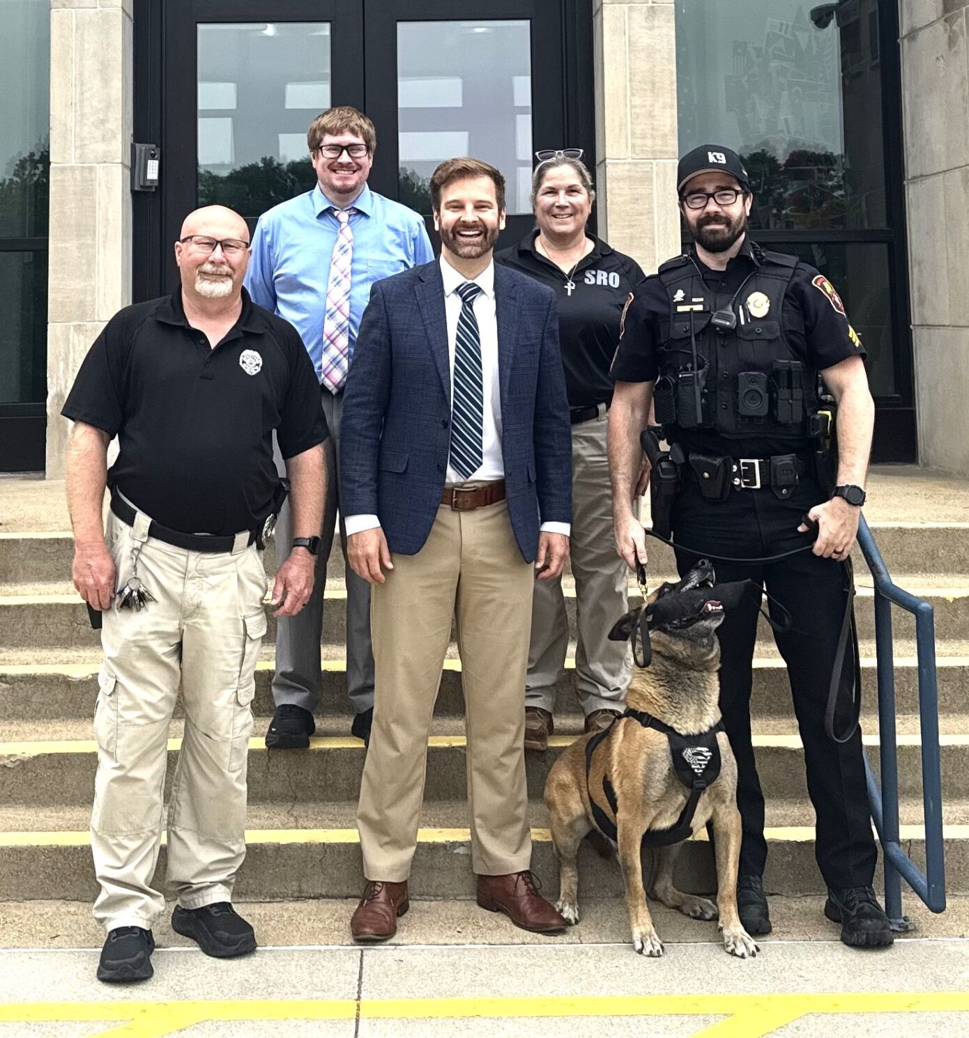 Krypto pays work visit to Vienna High School | News | metropolisplanet.com
