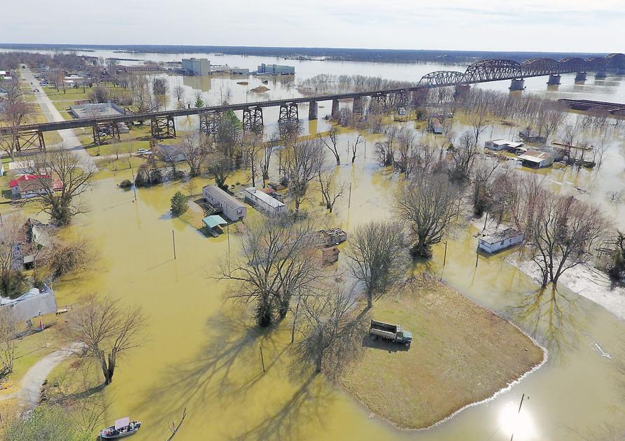 Governor, IEMA director, local officials tour flooding in Metropolis ...