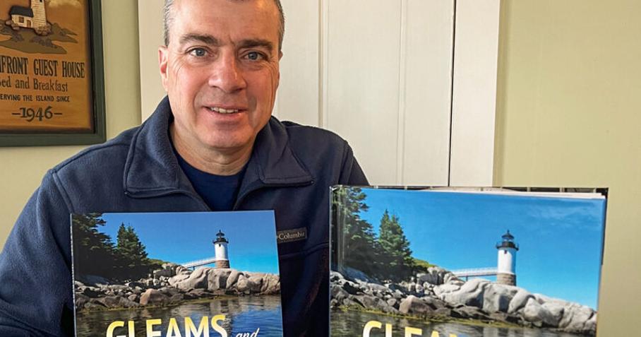Author Trapani shares love of lighthouses | Arts | midcoastvillager.com