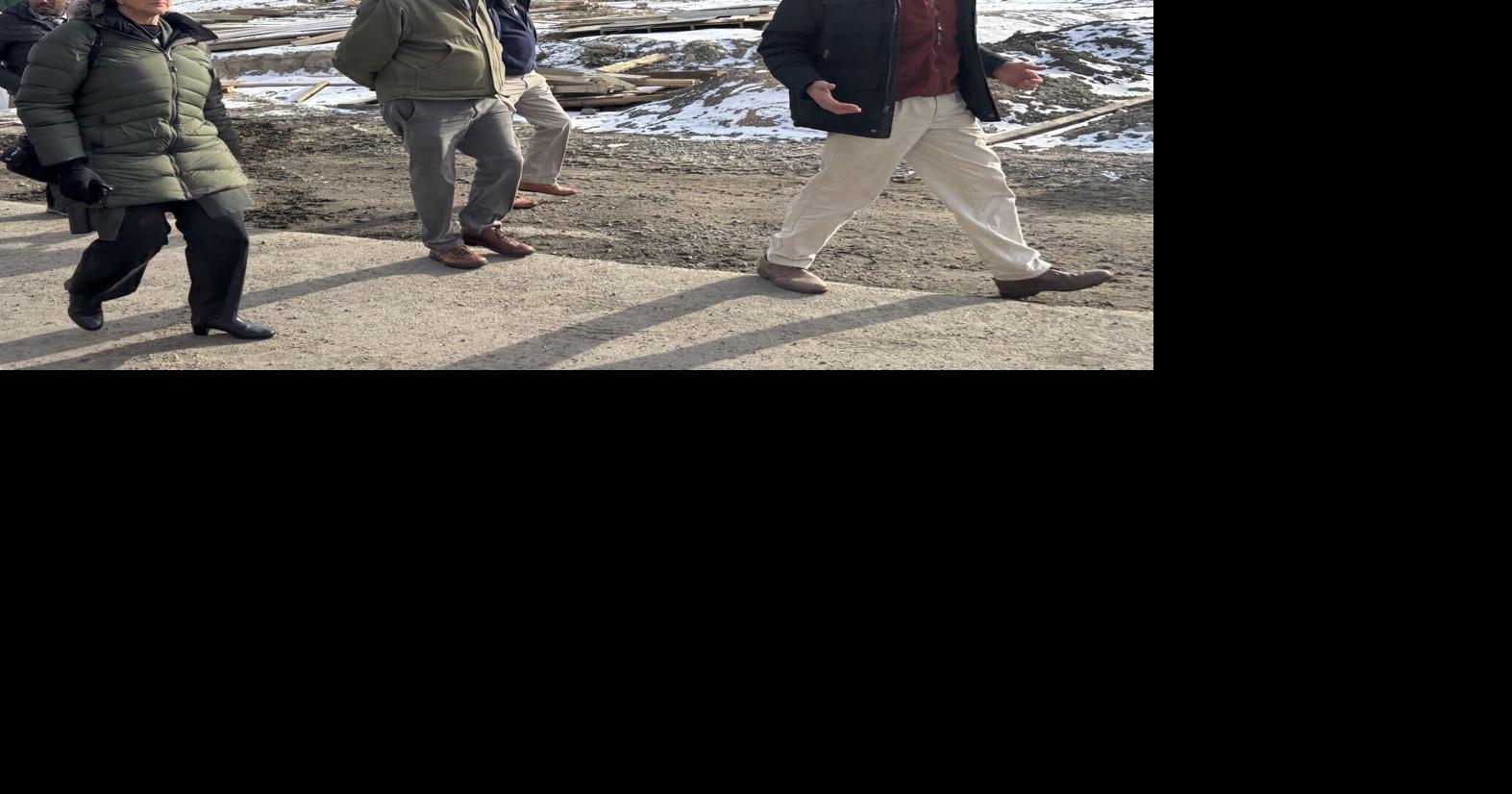 Curry Leads Tour of Housing Developments | Politics | midcoastvillager.com