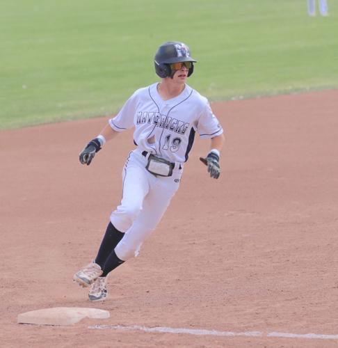 Mavericks split doubleheader against Blue Devils | Sports ...