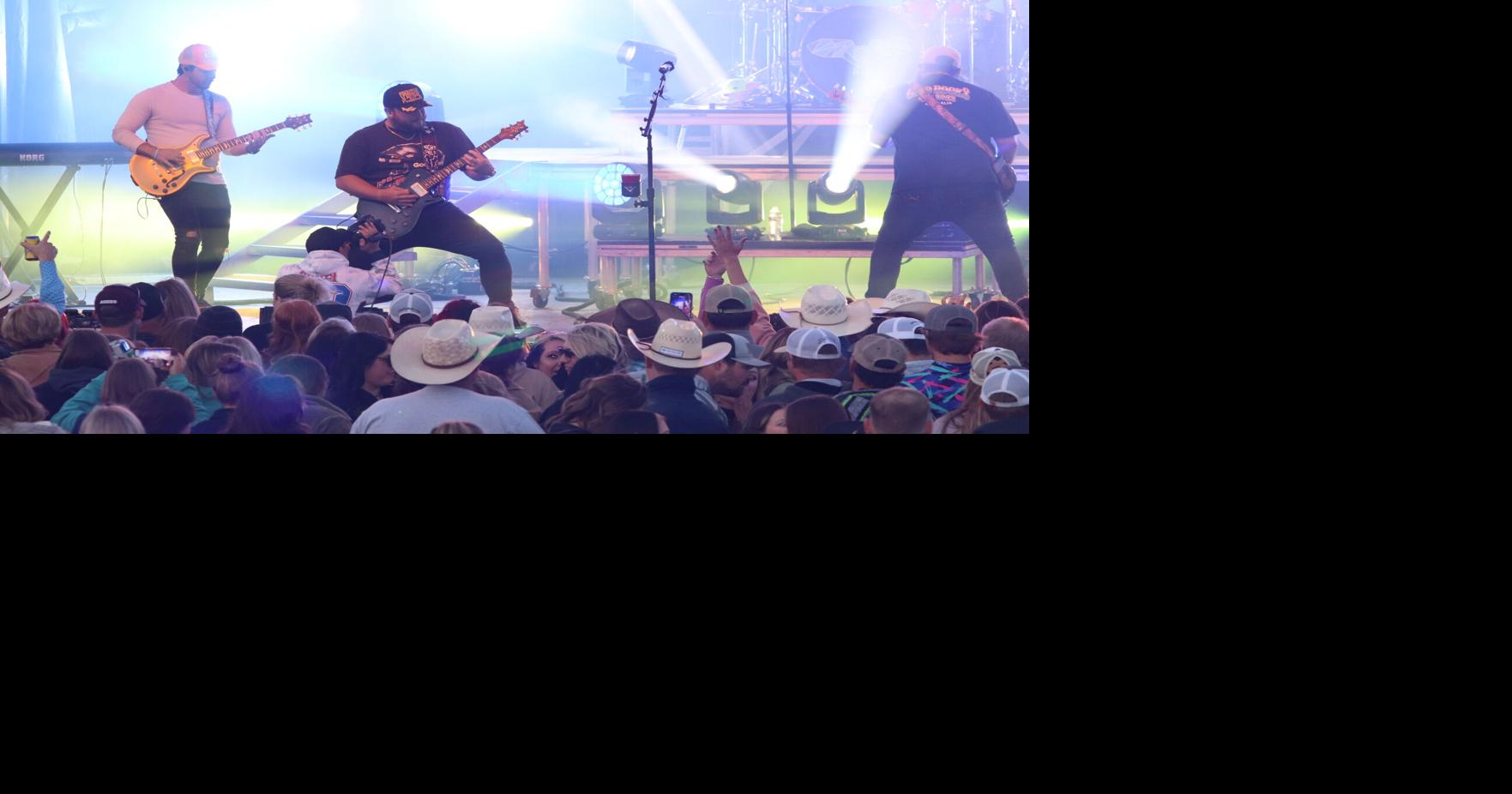 Tenpenny entertains rowdy crowd at Bucking Horse concert | Local ...