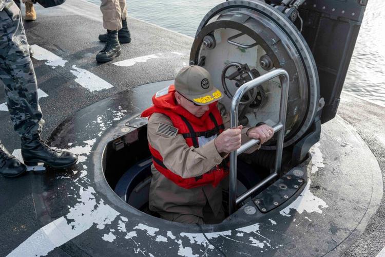 US, Australian Naval leaders ride submarine, strengthening bilateral ...