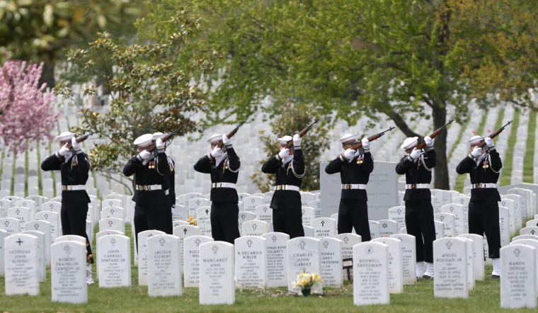 Petty Officer Mark A. Mayo awarded Navy and Marine Corps Medal | Top ...